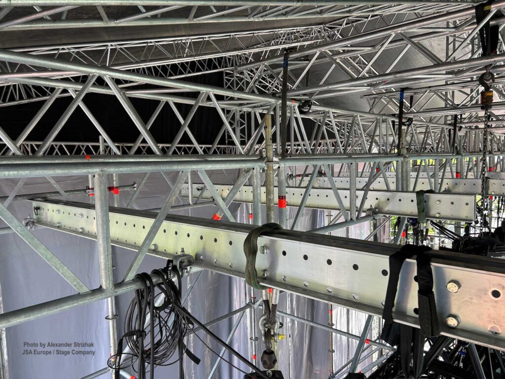 INNOVATIVE LAYHER TWIXBEAMS FOR THE CONCERT IN RIGA – JSA STAGE COMPANY