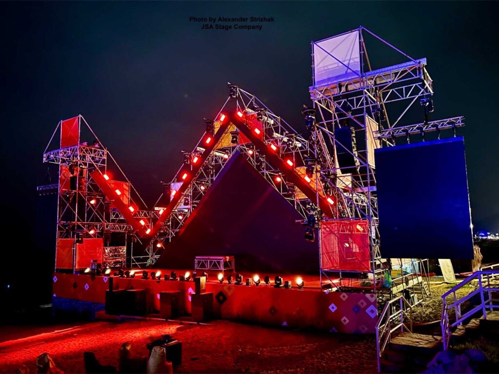 “TRIANGULAR” STAGE ON THE SEA BEACH FOR A CORPORATE FESTIVAL IN TURKEY ...