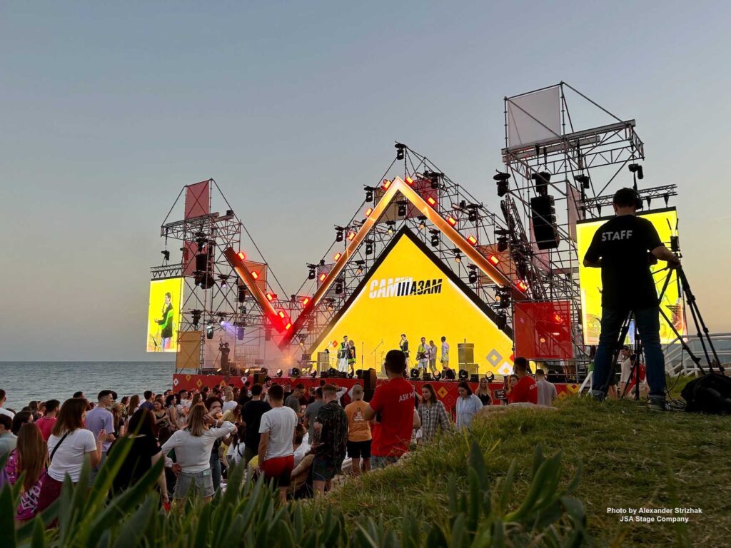“TRIANGULAR” STAGE ON THE SEA BEACH FOR A CORPORATE FESTIVAL IN TURKEY ...