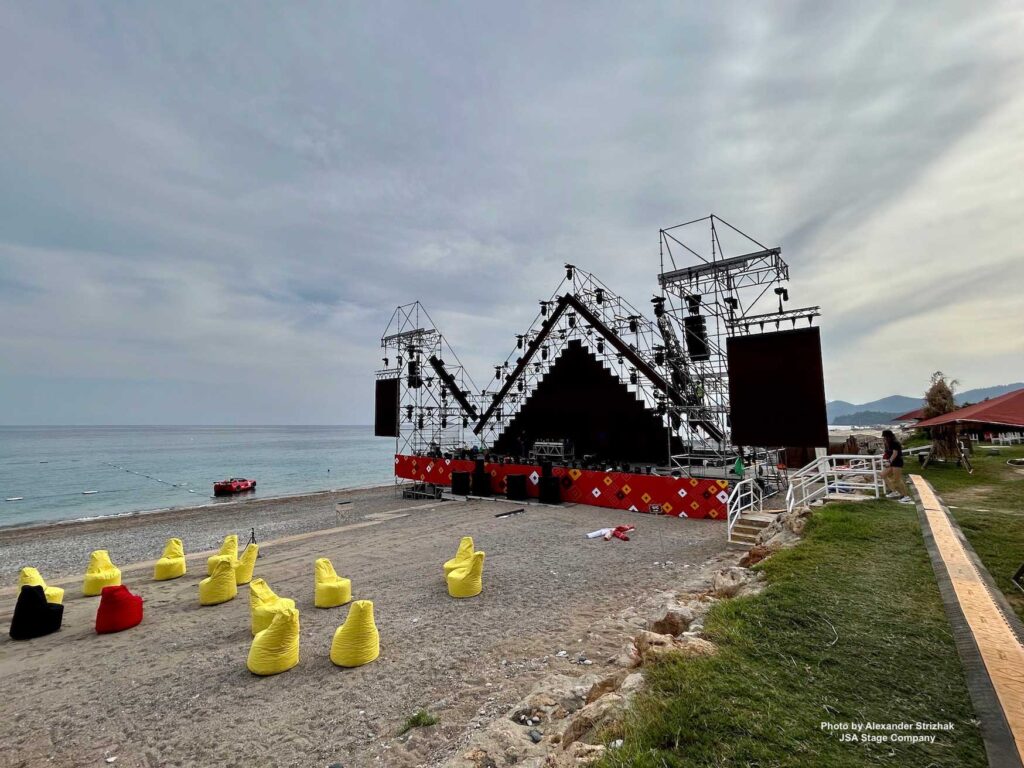 “TRIANGULAR” STAGE ON THE SEA BEACH FOR A CORPORATE FESTIVAL IN TURKEY ...