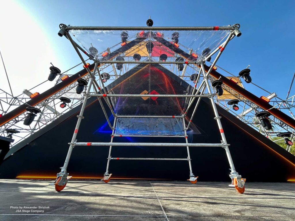 “TRIANGULAR” STAGE ON THE SEA BEACH FOR A CORPORATE FESTIVAL IN TURKEY ...