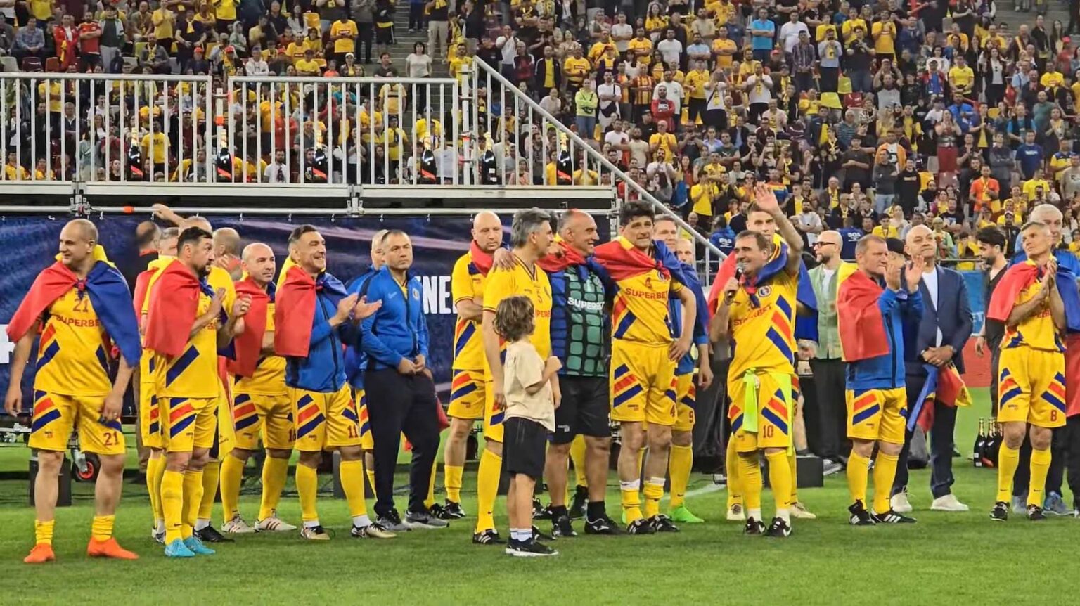 MOBILE PODIUM TRANSFORMER – SPECIAL “PLAYER” ON THE FOOTBALL FIELD ...