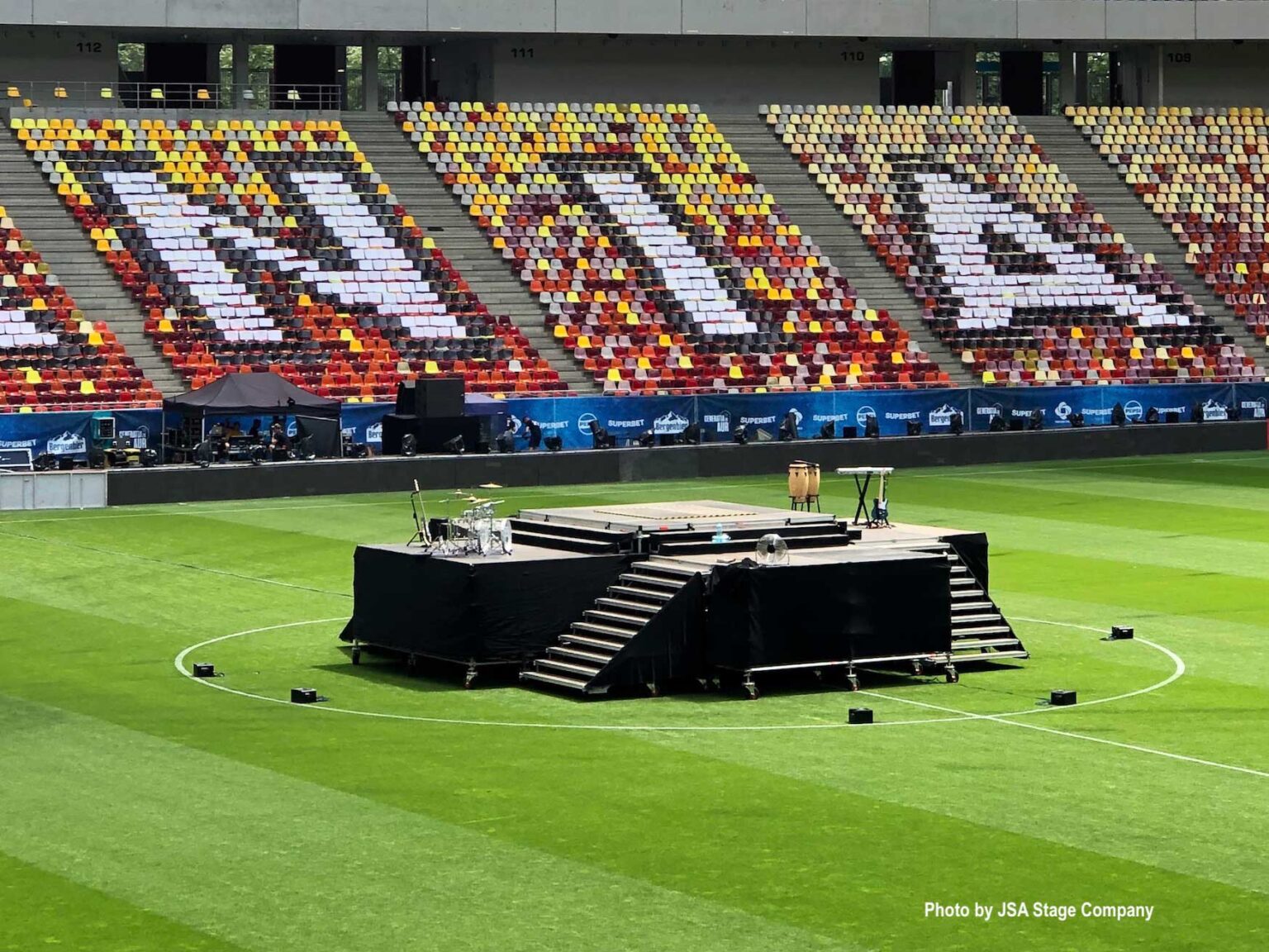 MOBILE PODIUM TRANSFORMER – SPECIAL “PLAYER” ON THE FOOTBALL FIELD ...